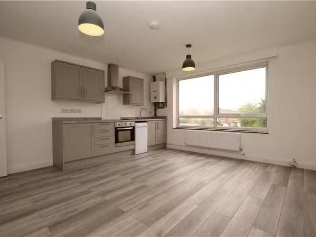 3 bedroom apartment for rent in Wilderness Road, Guildford, Su.