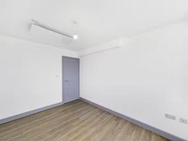 3 bedroom apartment for rent in Willow House, L21