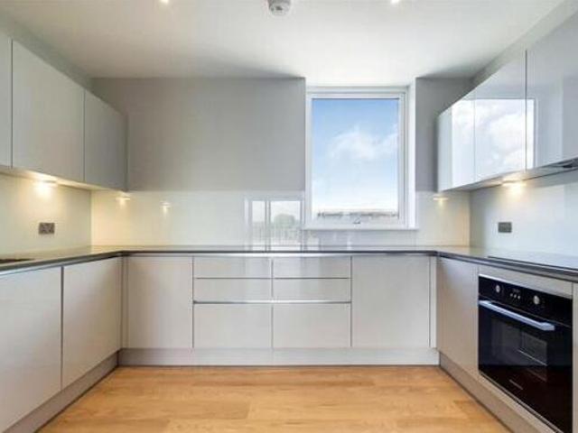 3 Bedroom Apartment For Rent In Wimbledon Grounds, London