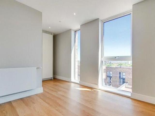 3 Bedroom Apartment For Rent In Wimbledon Grounds, London
