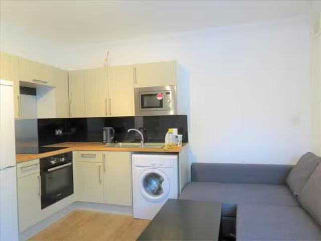 3 bedroom apartment for rent in Wimborne Road, Winton, Bournem.