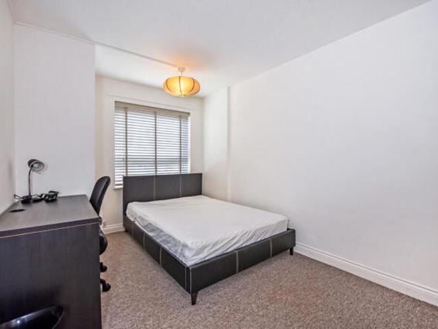 3 bedroom apartment for rent in Winnall Manor Road, Winchester, SO23