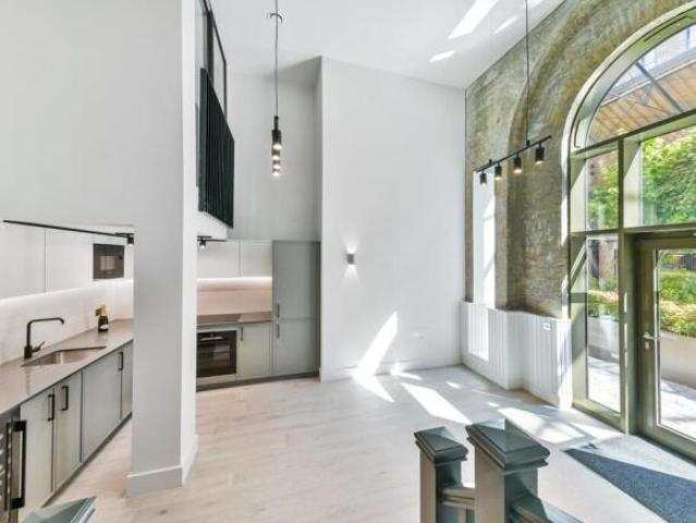 3 bedroom apartment for rent in Windsor Square, Royal Arsenal, London, SE18