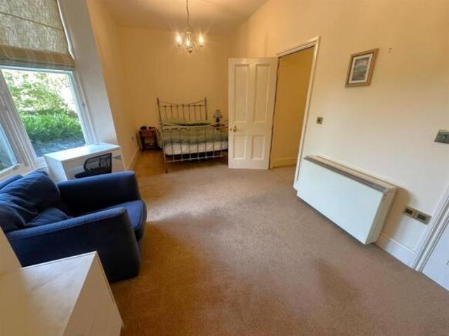 3 bedroom apartment for rent in Winton Villa, Cliftonville NN1