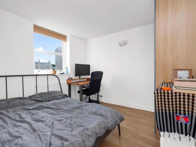 3 bedroom apartment for rent in Wood Close, London, E2