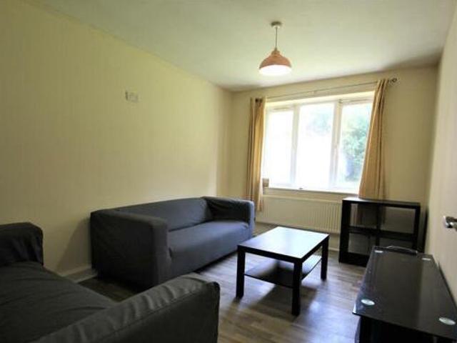 3 Bedroom Apartment For Rent In Woodhouse, Leeds