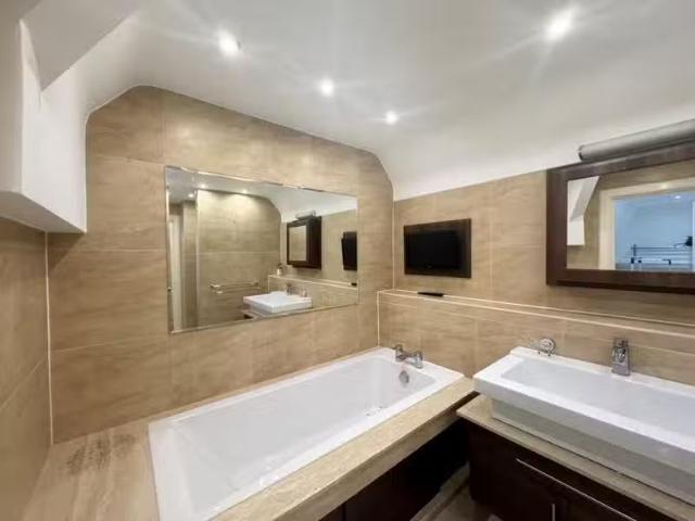 3 bedroom apartment for rent in Ye Priory Court, L25