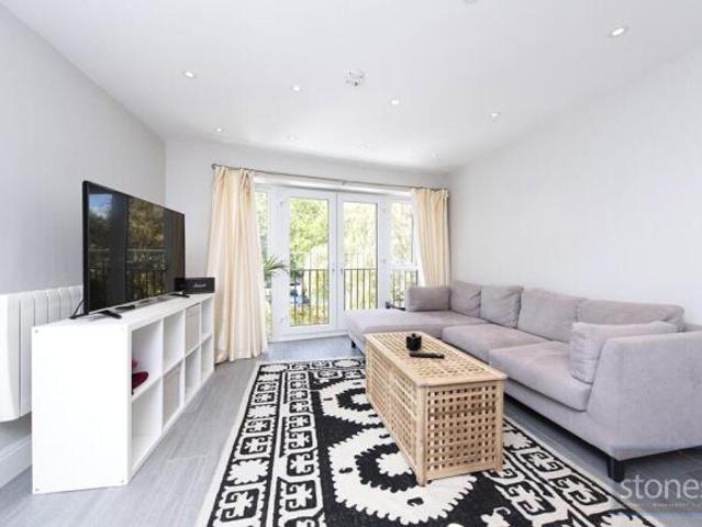 3 bedroom apartment for rent in York Mews, London, NW5