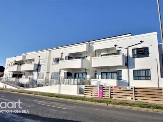 3 bedroom apartment for rent in 143 145 Kings Parade, Clacto.
