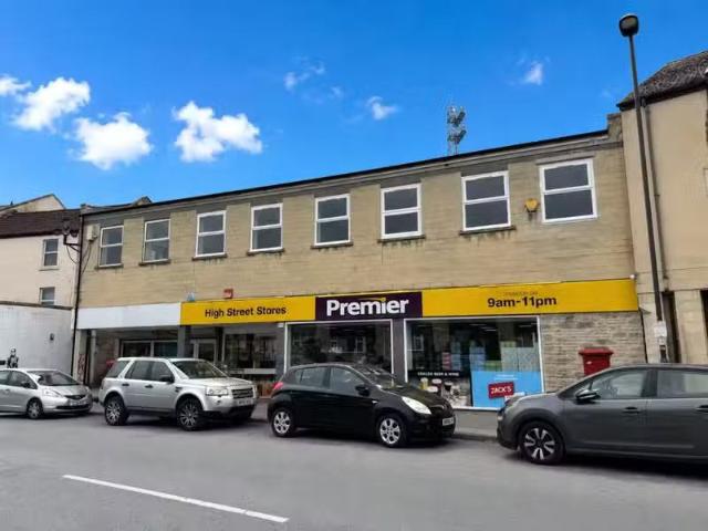 3 bedroom apartment for rent in 115 High Street, Twerton, Bath.