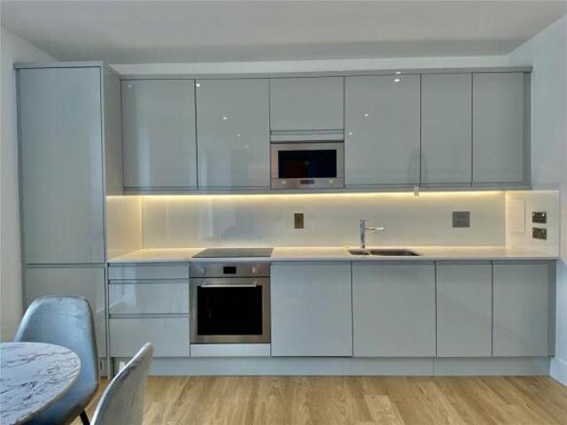 3 bedroom apartment for rent in 118 Pershore Street, Birmingham, car park space 66, B5