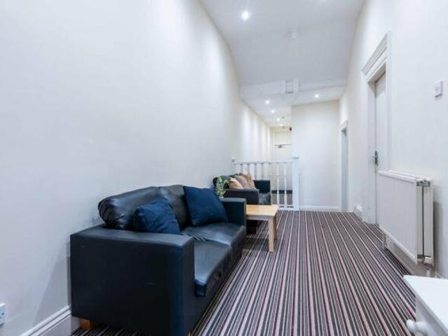 3 bedroom apartment for rent in 133 Foxhall Road, Nottingham, NG7