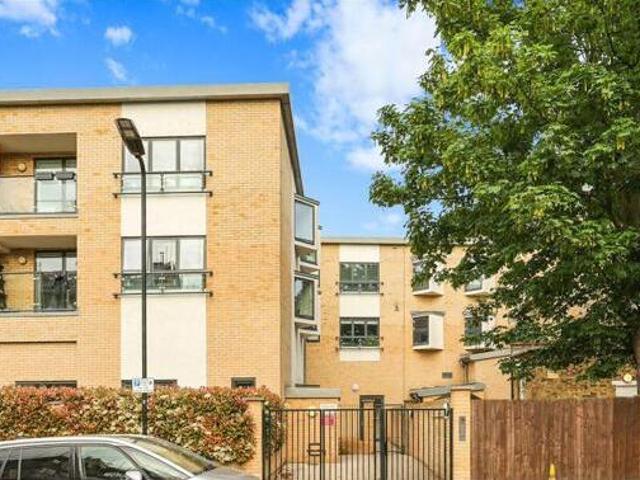 3 Bedroom Apartment For Rent In 2b Powell Road, London