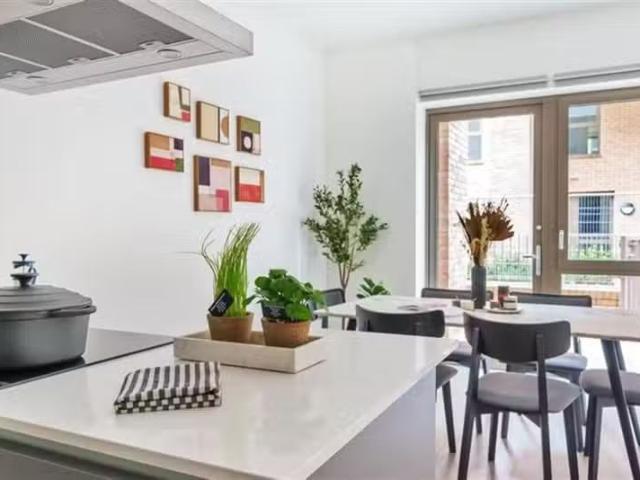 3 bedroom apartment for rent in 3 bed, Ground Floor, Brock, So.