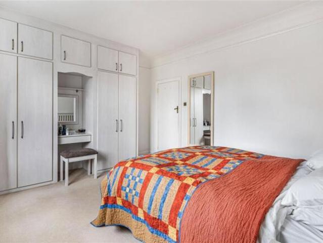 3 bedroom apartment for sale in Manor Fields, London, SW15
