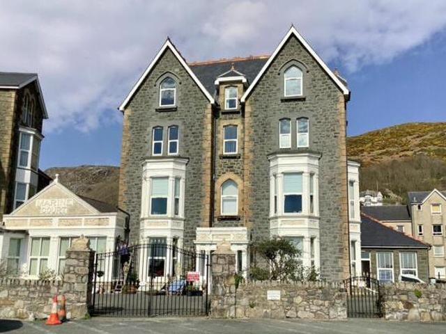 3 Bedroom Apartment For Sale In Marine Parade, Barmouth
