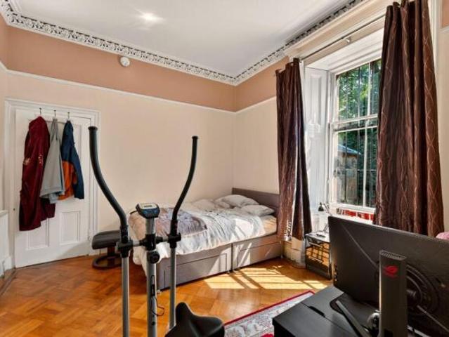 3 bedroom apartment for sale in Maxwell Drive, Pollokshields, Glasgow, G41