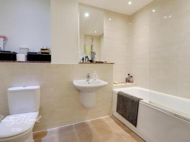 3 bedroom apartment for sale in Merchant Street, London, E3