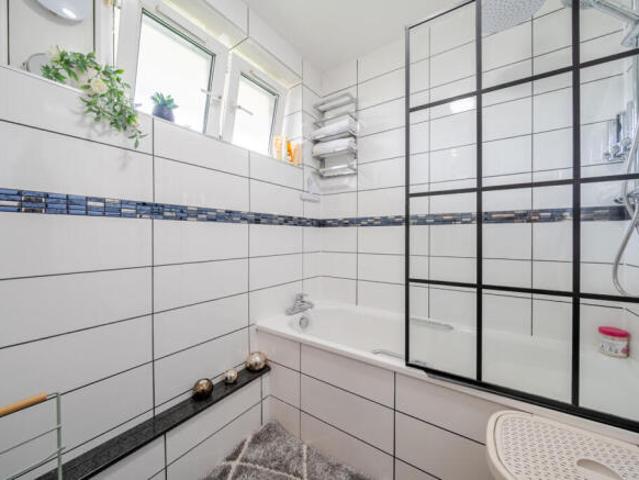 3 bedroom apartment for sale in Mona Road, London, SE15