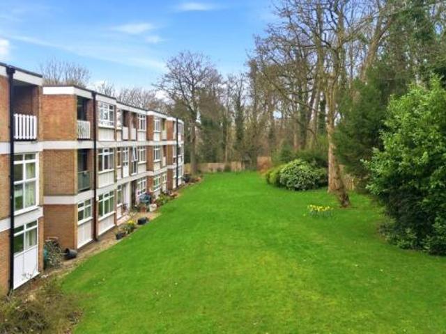 3 bedroom apartment for sale in Newton Court, Oakwood, Leeds, LS8