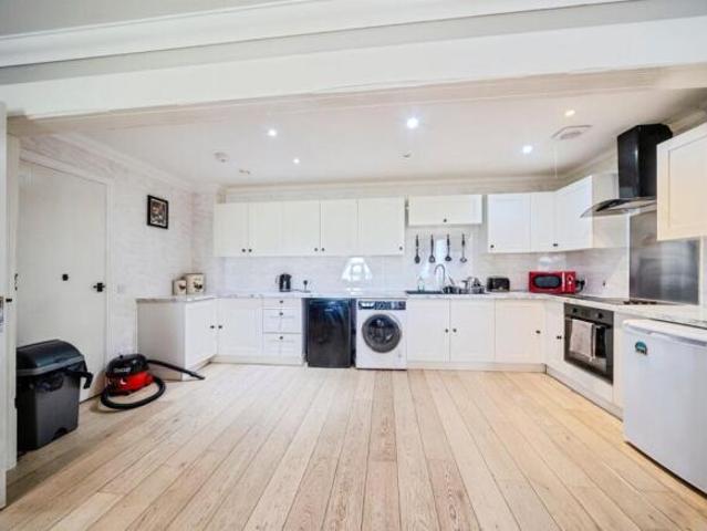 3 bedroom apartment for sale in North Row, Milton Keynes, MK9