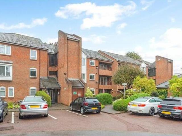 3 Bedroom Apartment For Sale In Northwood, Middlesex
