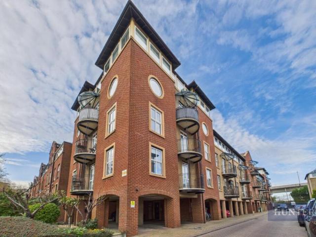 3 bedroom apartment for sale in Asturias Way, Ocean Village, SO14