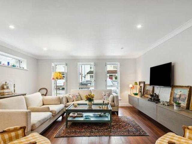 3 Bedroom Apartment For Sale In Barnes, London