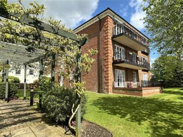 3 Bedroom Apartment For Sale In Barnet