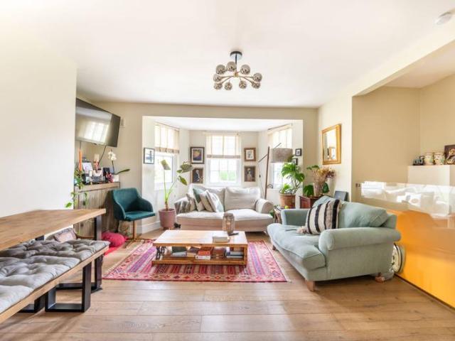 3 Bedroom Apartment for Sale in Barlby Road