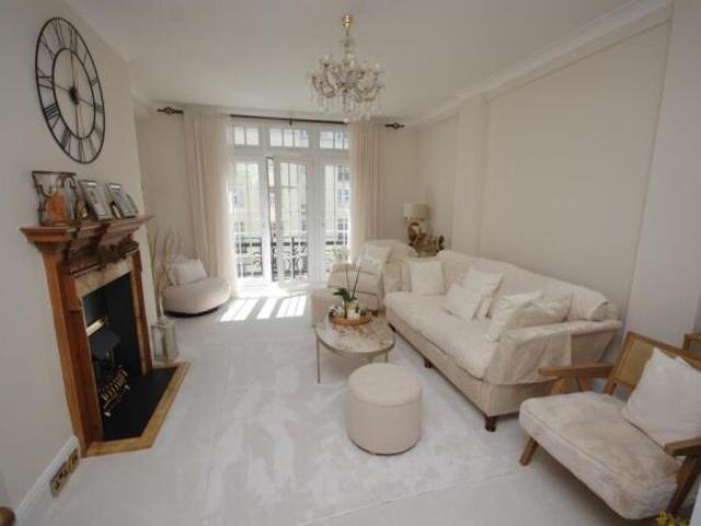3 bedroom apartment for sale in Bath Road, Bournemouth, BH1