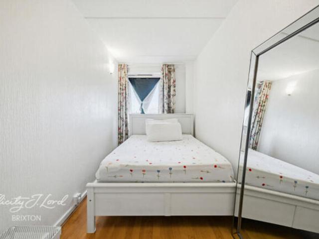 3 bedroom apartment for sale in Battersea Park Road, London, SW11