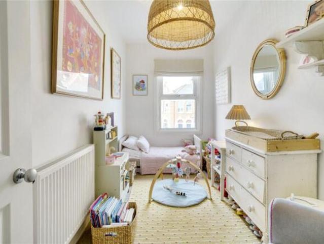 3 bedroom apartment for sale in Battersea Rise, SW11