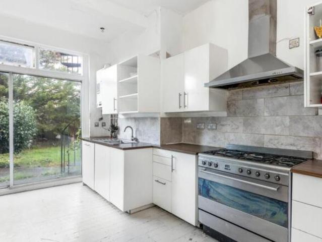 3 bedroom apartment for sale in Bishopsthorpe Road, Sydenham, London, SE26
