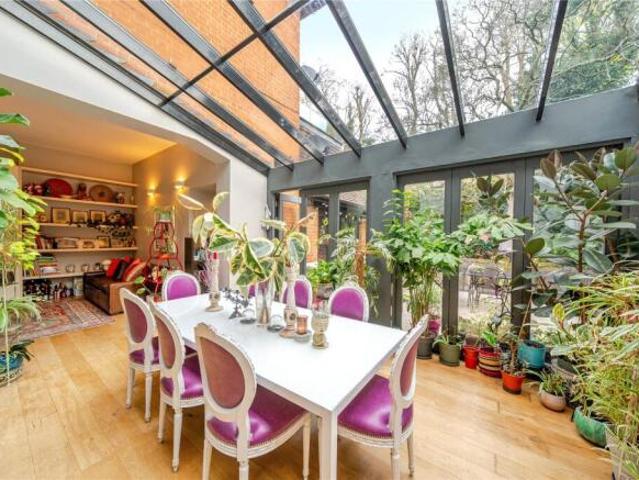 3 bedroom apartment for sale in Bracknell Gardens, London, NW3