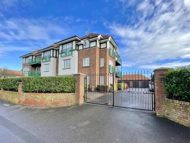3 Bedroom Apartment For Sale In Christchurch, Dorset