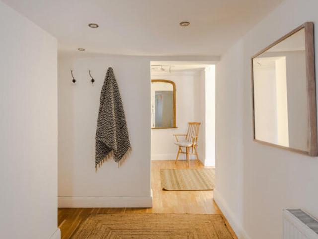 3 bedroom apartment for sale in Clapham Road, London SW9