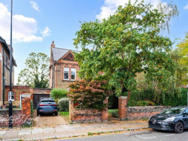3 bedroom apartment for sale in College Park Close, London SE13