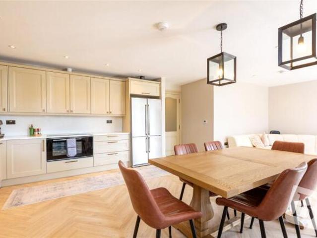 3 bedroom apartment for sale in Convent Close, Upminster, RM14