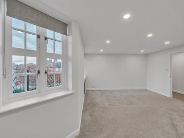3 bedroom apartment for sale in Heathview Court, 20 Corringway, London, NW11