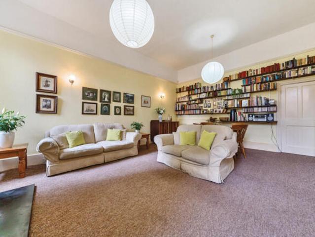 3 bedroom apartment for sale in Court Road, London, SE9
