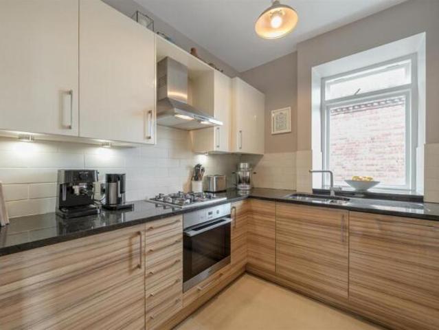 3 bedroom apartment for sale in Dartmouth Road, London NW2