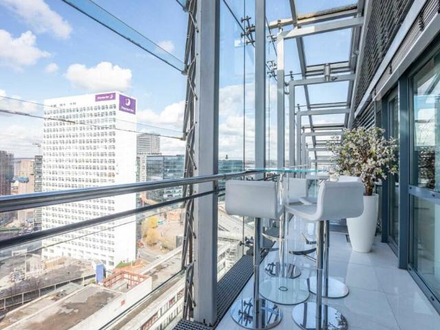 3 bedroom apartment for sale in Deansgate, Manchester, M3