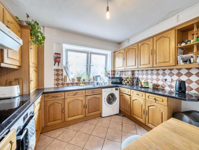 3 bedroom apartment for sale in Dickens Estate, London, SE1
