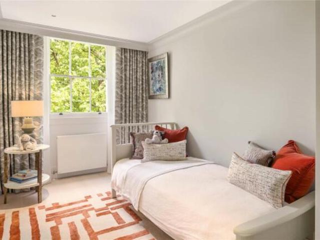 3 bedroom apartment for sale in Eaton Square, London, SW1W