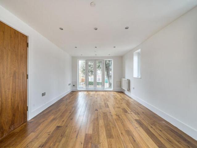 3 bedroom apartment for sale in Elm Road, Sidcup, DA14