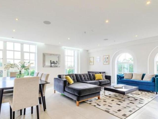 3 Bedroom Apartment For Sale In Enfield