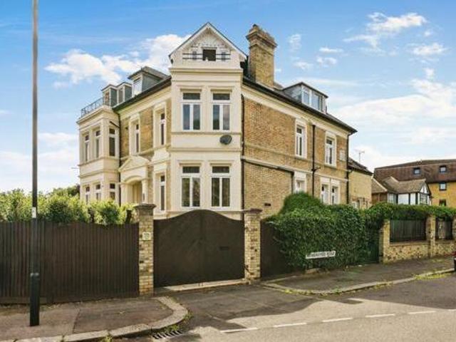 3 Bedroom Apartment For Sale In Enfield