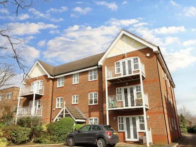 3 Bedroom Apartment For Sale In Enfield, Middlesex