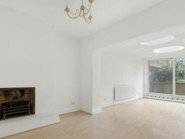 3 Bedroom Apartment For Sale In Fulham, London
